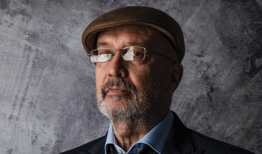 Manal Javier Martínez: la vigencia de una leyenda del rock – Minúscula