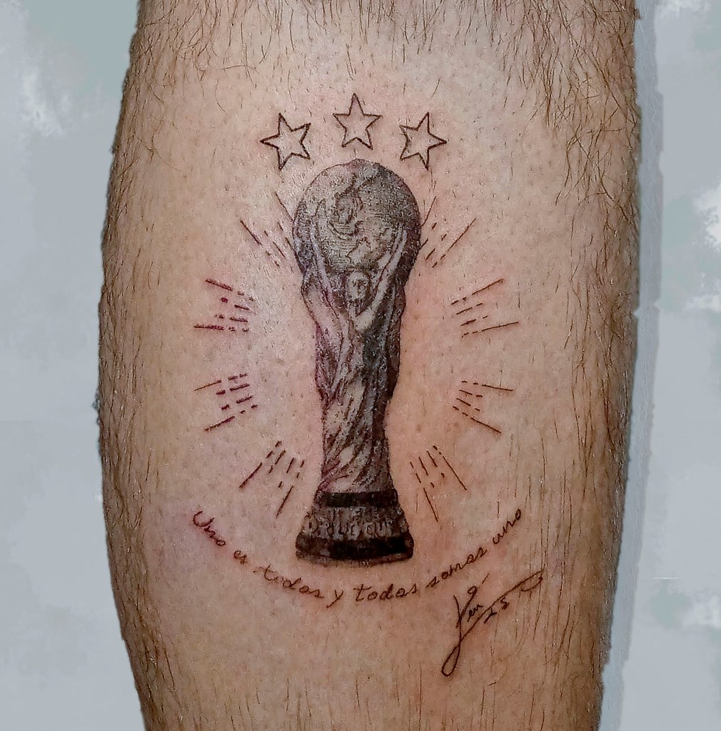 Alanis Escobar: «El tatuaje ya estaba ahí, vino conmigo» – Minúscula