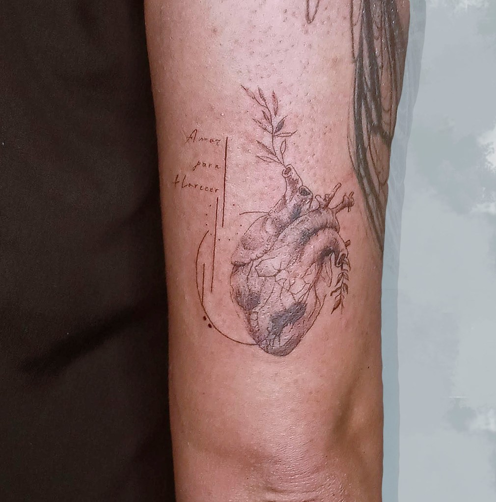 Alanis Escobar: «El tatuaje ya estaba ahí, vino conmigo» – Minúscula